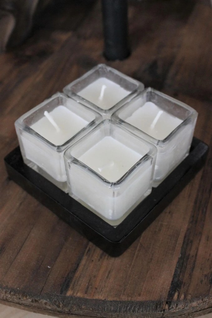 Bílé svíčky v skle na dřevěném tácku 11cm