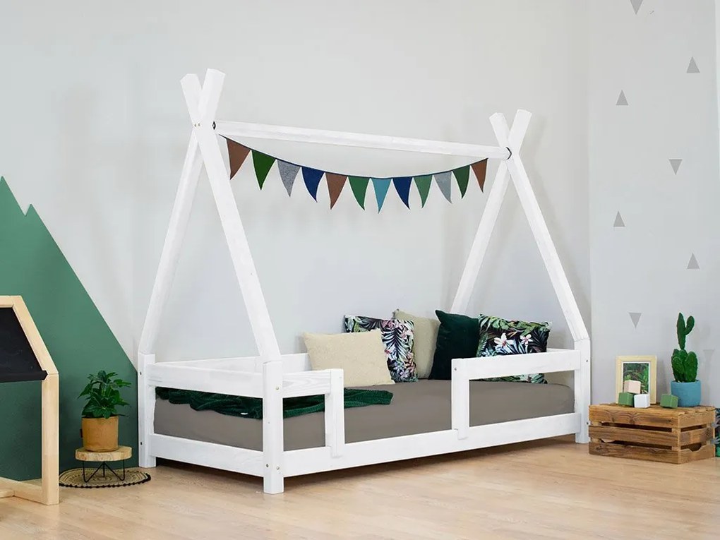 Benlemi Dětská dřevěná postel NAKANA ve tvaru teepee s bočnicí Zvolte barvu: Šalvějová zelená, Zvolte rozměr: 120x180 cm