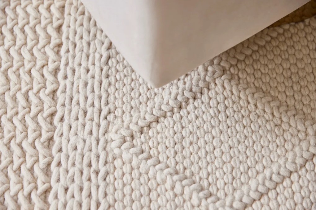 Diamond Carpets India, Ručně vázaný kusový koberec Geneva DE 7951 White Mix, 120x170, bílá, ložnice