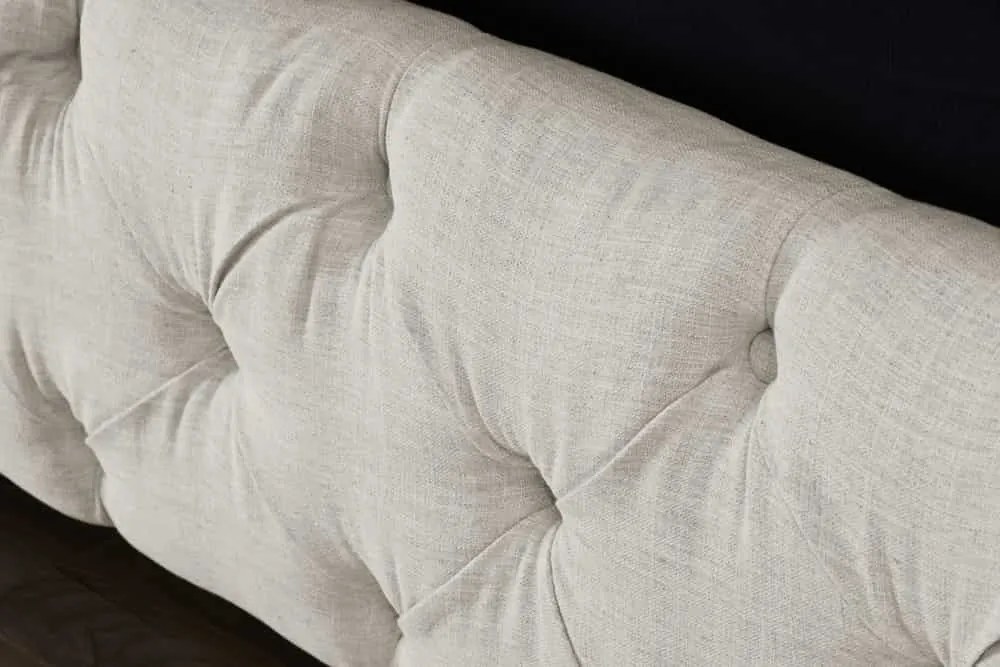 Designová postel Laney Chesterfield 180 x 200 cm přírodní