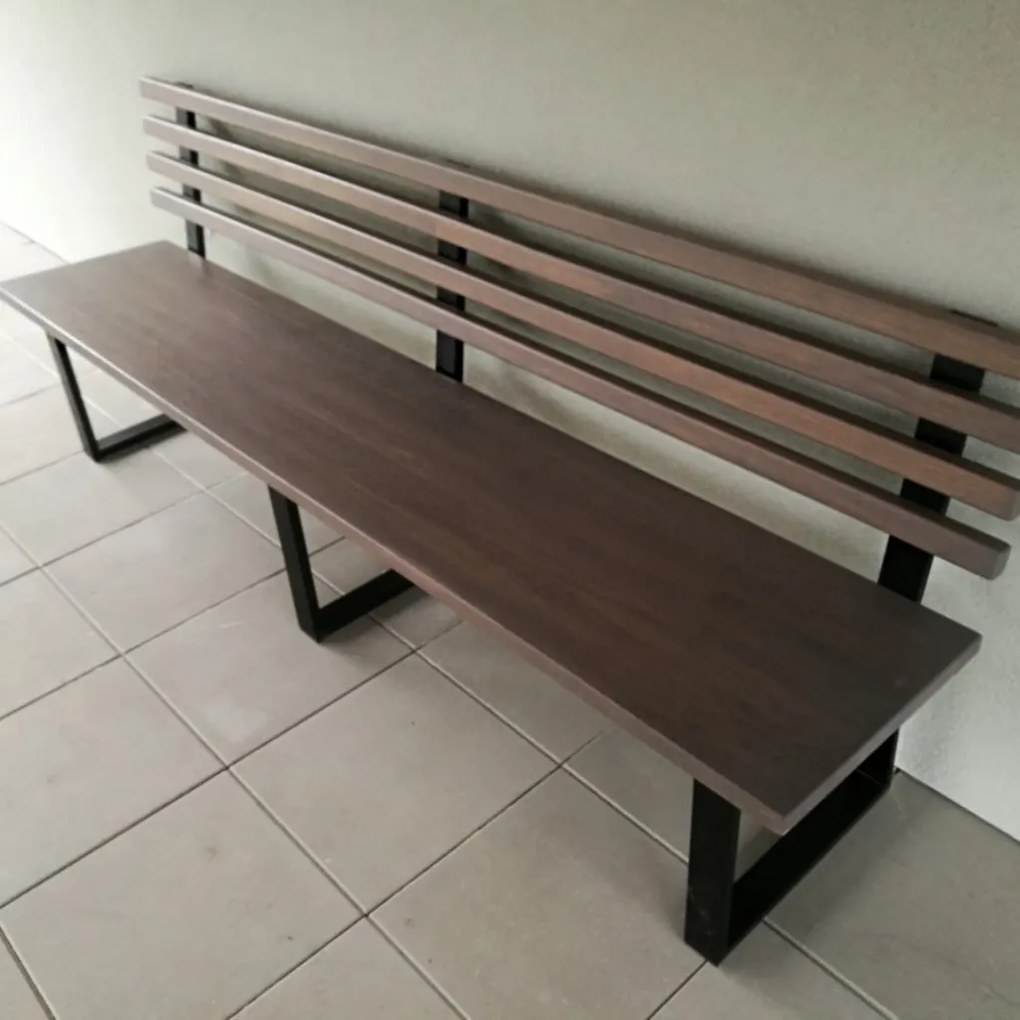 KULHÁNEK Designová zahradní lavice s opěradlem - dlouhá Délka: 250 cm, Odstín nátěru: individuální, Odstín podnože: černá s jemnou strukturou - JS RAL 9005