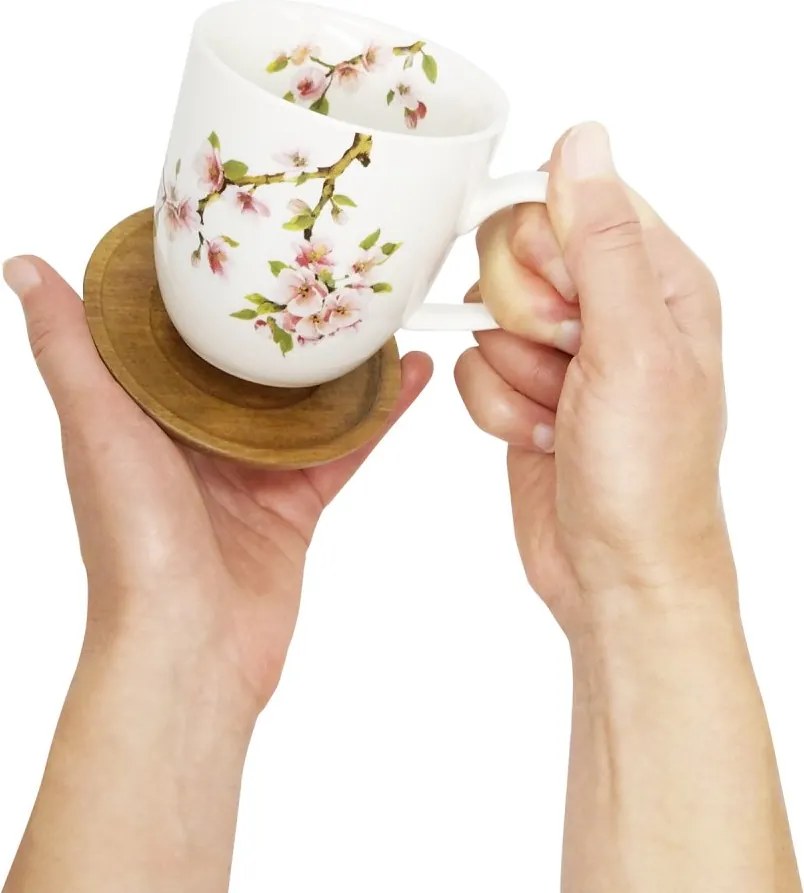 Porcelánový hrnek Sakura s akáciovým podšálkem, 350 ml – s motivem růžových květů a japonskou elegancí