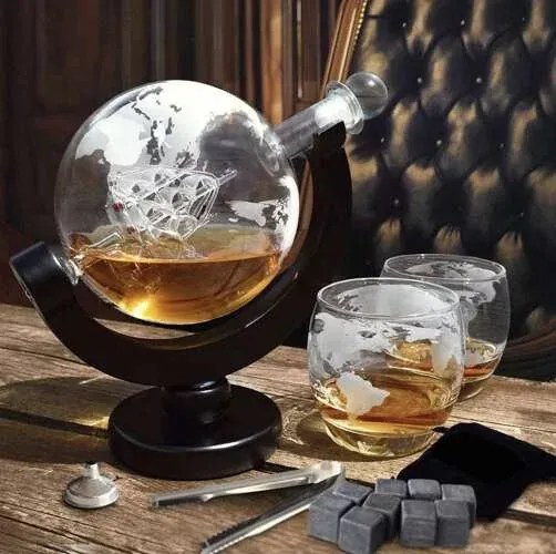 Velká sada – karafa globe s whisky skleničkami