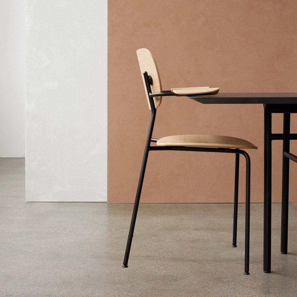 AUDO (MENU) Židle Co Chair s područkami, Black / Natural Oak