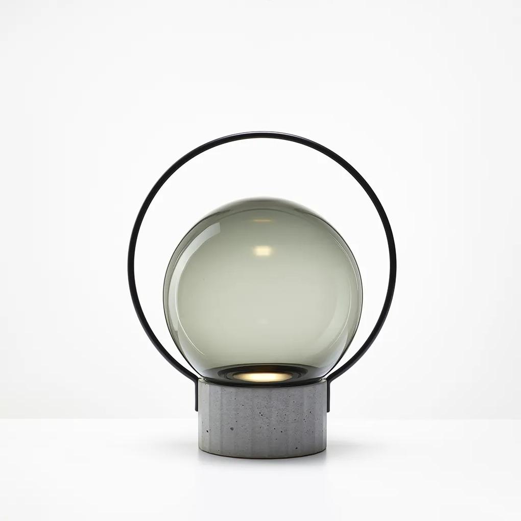 Přenosná betonová lampička Sfera Portable Dekor: Světlý beton / Černá montura / Kouřové sklo, Rozměr: ø 400 x 468 mm