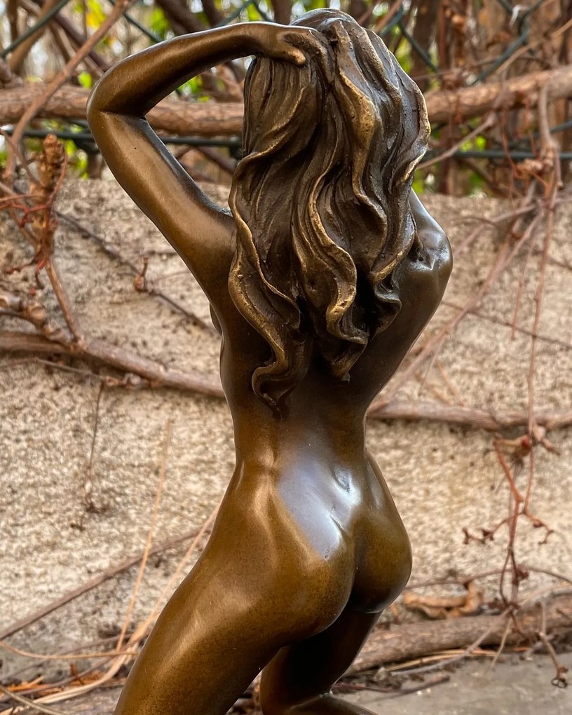 Erotická bronzová socha soška - Nahá sexy žena 1