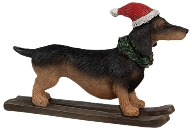 Hnědá vánoční dekorace figurka jezevčíka na lyžích s červenou čepicí – 10x3x7 cm