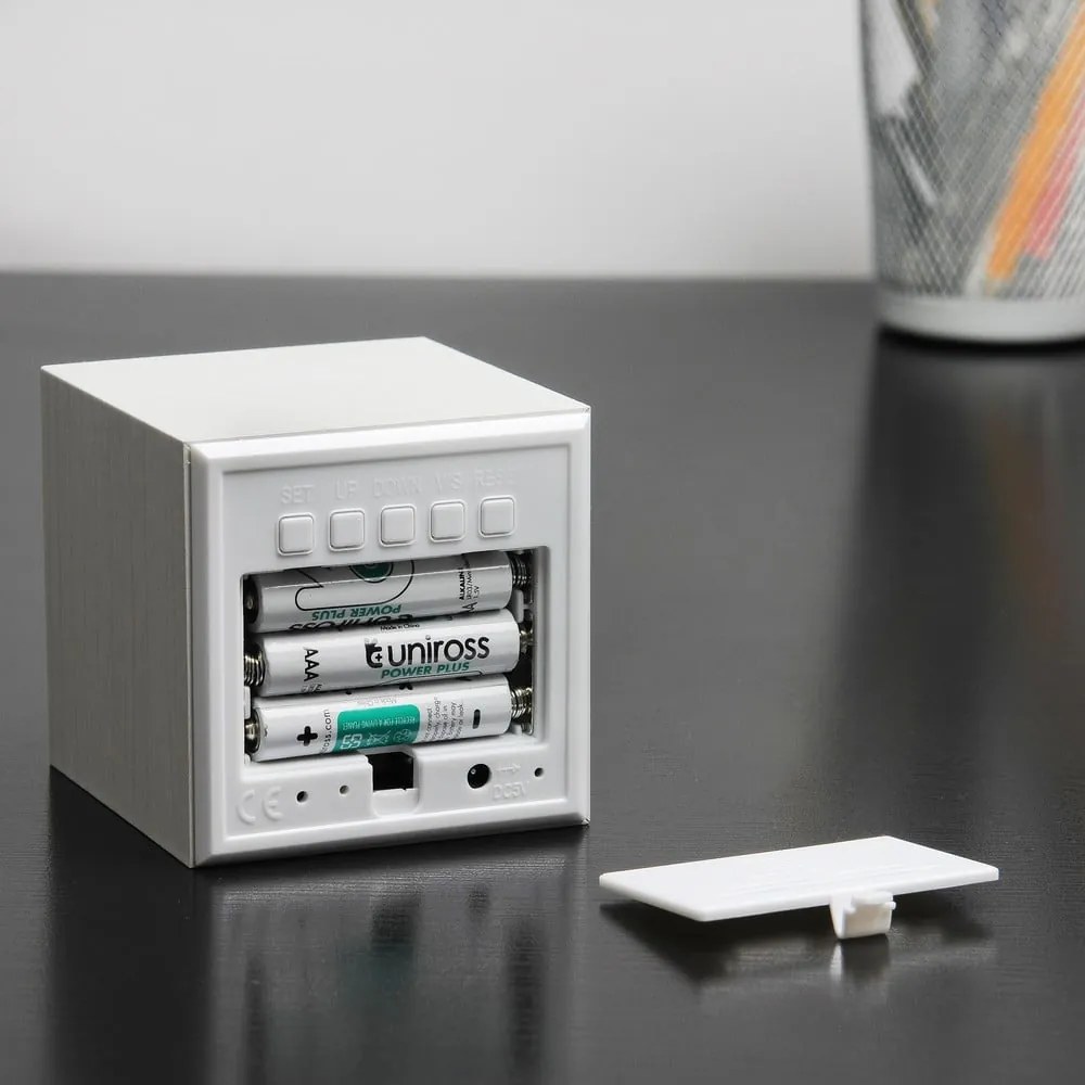 Bílý budík s bílým LED displejem Gingko Cube Click Clock