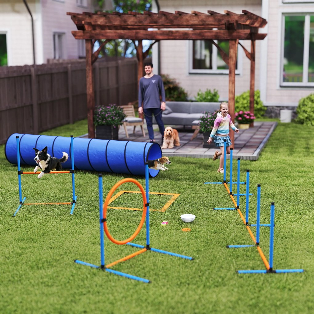 PawHut 8dílná sada agility pro psy s tunelem, slalomem, nastavitelnými překážkami, kruhem, pauzovací plošinou, miskou, hračkami a taškou — zahrada, v…