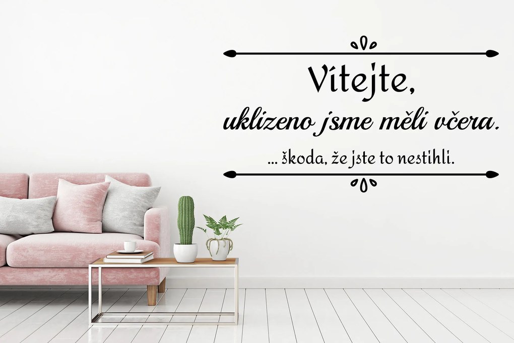 Samolepka na zeď Uklizeno jsme měli včera Barevná varianta: Černá, Velikost (šířka x výška): 65x37cm