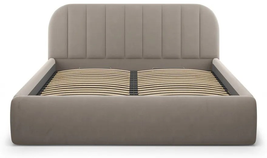 Světle hnědá čalouněná dvoulůžková postel s úložným prostorem s roštem 180x200 cm Juno – Windsor & Co Sofas