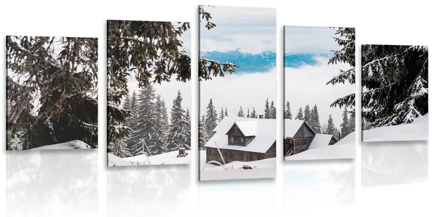 5-dílný obraz dřevěný domek u zasněžených borovicích - 200x100 cm