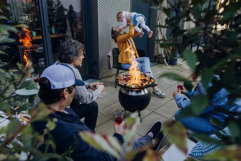Höfats Stylový BBQ gril a ohniště MOON v jednom na dřevo a peletky Barva: Černá, Varianta: FLEX s výsokou a nízkou podstavou,bez planche