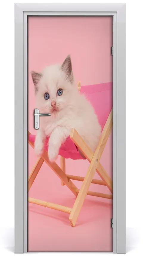Samolepící fototapeta na dveře Kočka na lehátku 75x205 cm