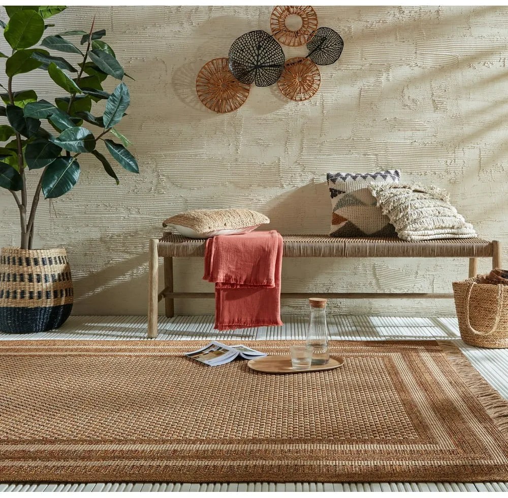 Vnitřní a venkovní koberec v přírodní barvě 120x170 cm Layla Border – Flair Rugs