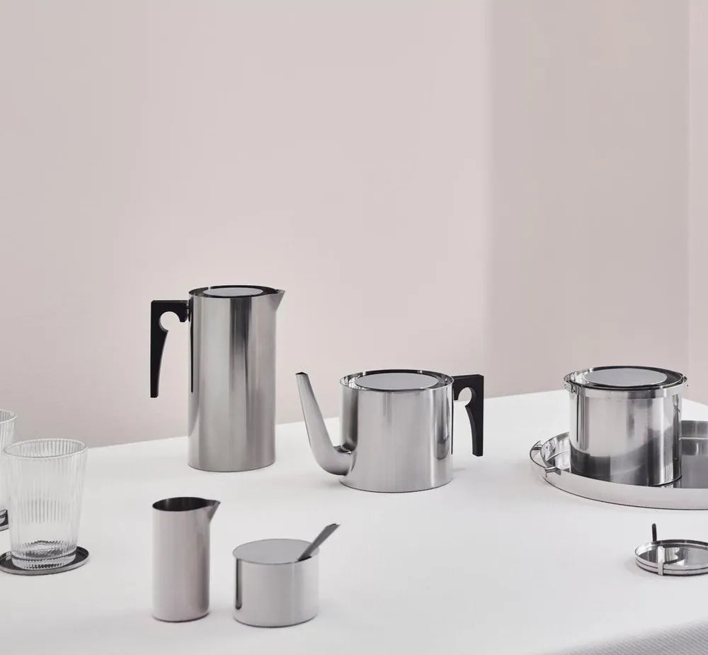 Konvice na čaj z nerezové oceli ve stříbrné barvě 1,25 l Arne Jacobsen – Stelton