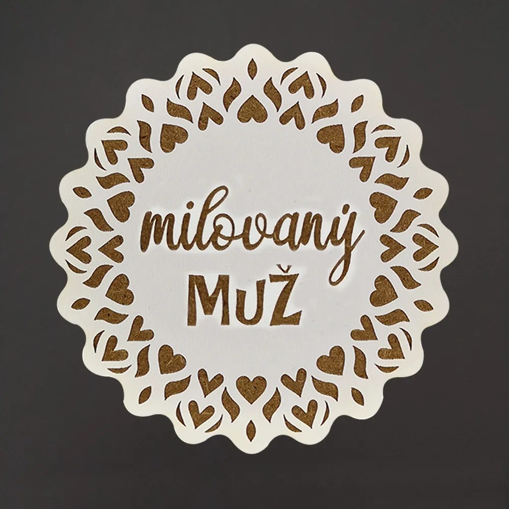 AMADEA Dřevěný podtácek kulatý text "milovaný muž", průměr 10,5 cm, český výrobek