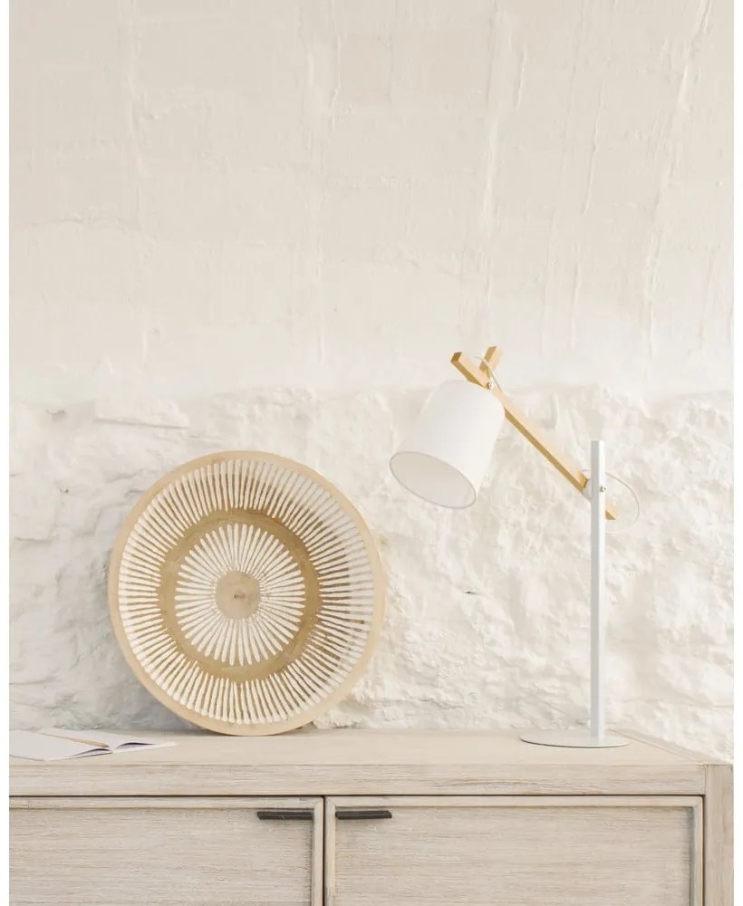 Bílá stolní lampa z masivu akácie s textilním stínidlem (výška 65 cm) Kosta – Kave Home