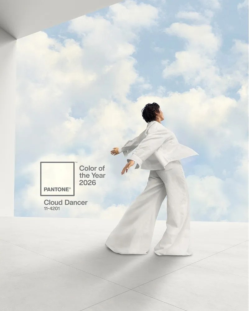 Bílý porcelánový hrnek 375 ml Cortado Cloud Dancer 11-4201 – Pantone