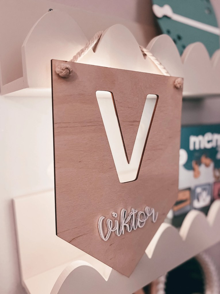 Dřevěná vlajka se jménem Barva jména: Mint, barva vlajky: Dřevo (přírodní)