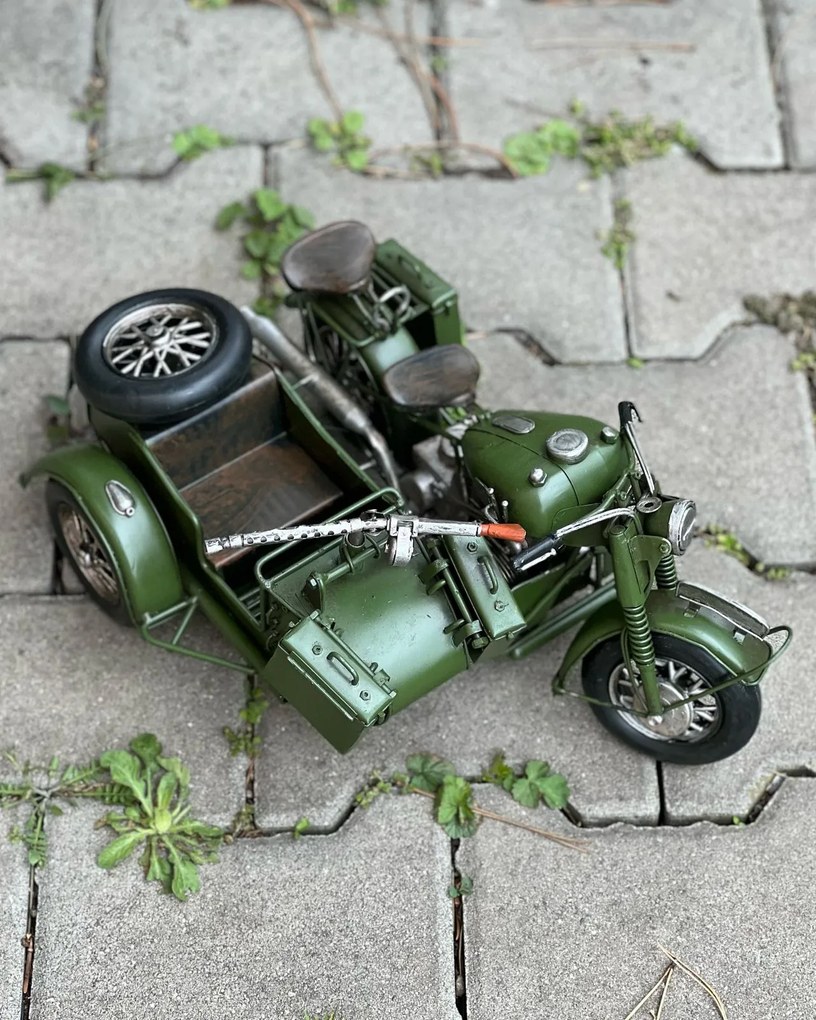 Plechový model - Armádní motocykl URAL s postranním vozíkem