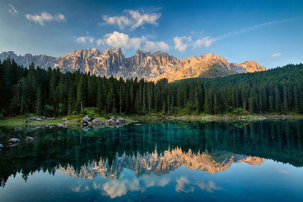 DIMEX | Samolepicí vliesová fototapeta na zeď Lago di Carezza MA-5-3076 | 375 x 250 cm | zelená, modrá, hnědá