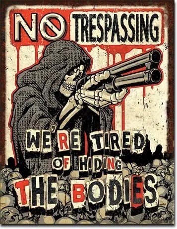Plechová cedule: No Trespassing (Bodies)