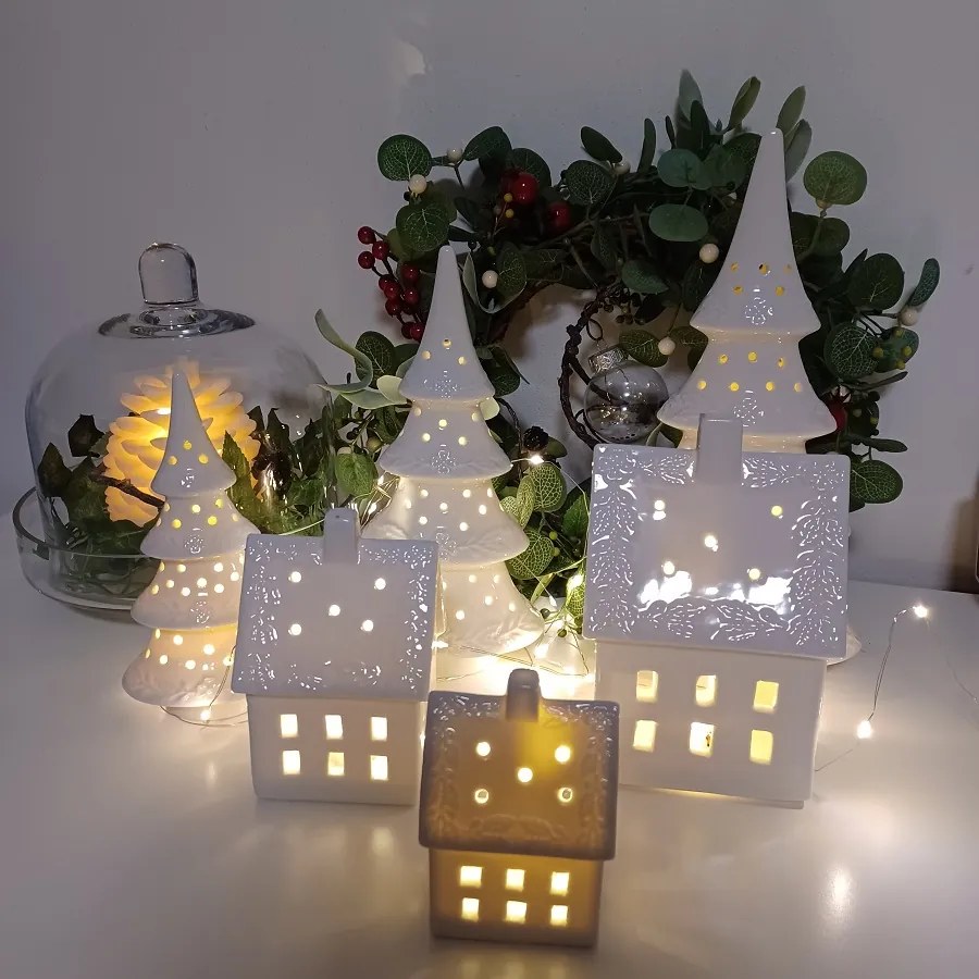 LED dekorace keramický domeček 10,6 × 8,7 × 16,8 cm, teple bílá, 2× LR44