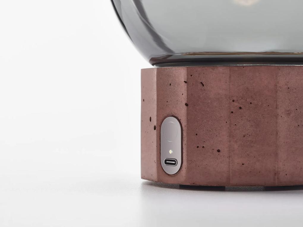 Brokis Designové přenosné svítidlo Sfera Portable PC1273, Ø40 cm Povrch Montury: kov - černý matný komaxit (CCS846), Barva skla: triplex opál (CGC39), Povrchová úprava základny: vysokohodnotný beton - terracotta (CSFB2842)