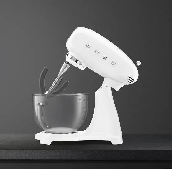 Kuchyňský robot se skleněnou miskou Smeg Retro Style 50´s