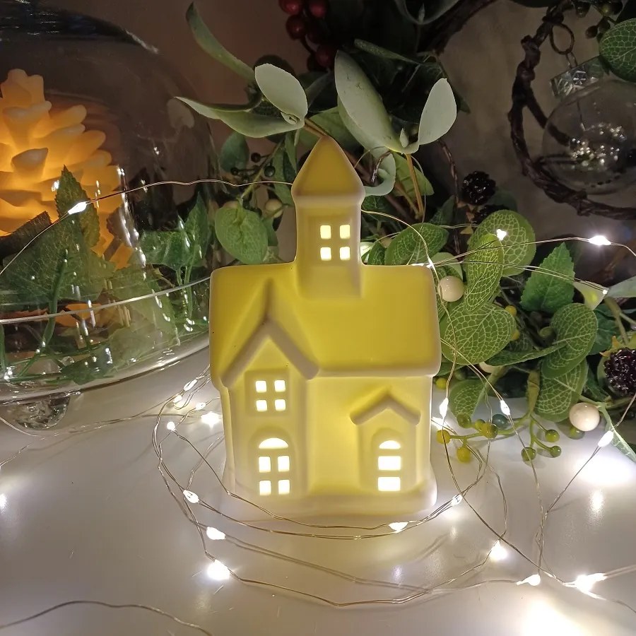 LED dekorace kostelíček na baterie 7,5 × 6 × 12 cm, keramický, LR44, teple bílá
