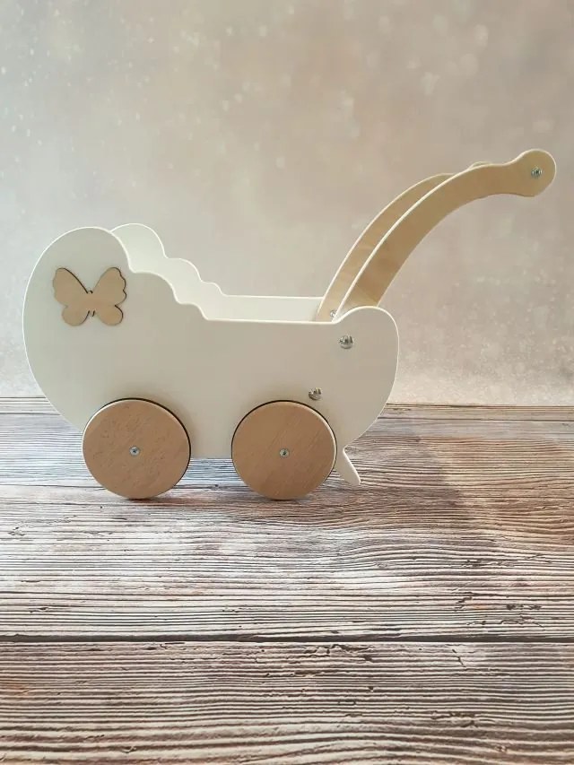 Dřevěný kočárek pro panenky s dekorací bílá + dřevo