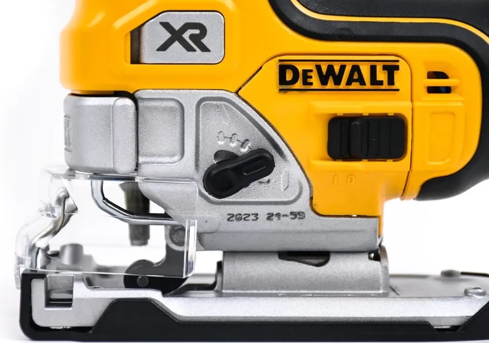Aku přímočará pila DeWALT DCS335NT-XJ