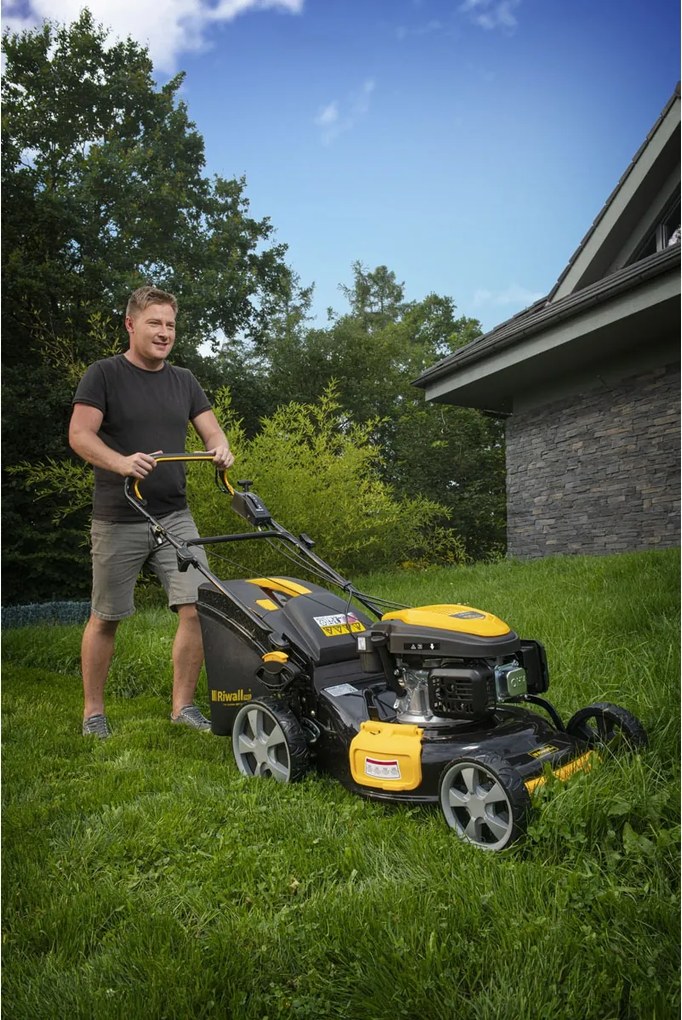 Benzínová sekačka na trávu Riwall PRO RPM 5155 V PRO 4v1 s variabilním pojezdem