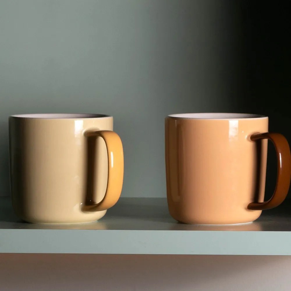 Oranžový hrnek z kostního porcelánu 370 ml Mae – ONA