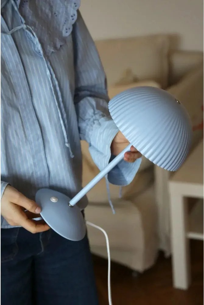 Modrá kovová stolní lampa s kovovým stínidlem (výška 33,5 cm) Zin – Markslöjd