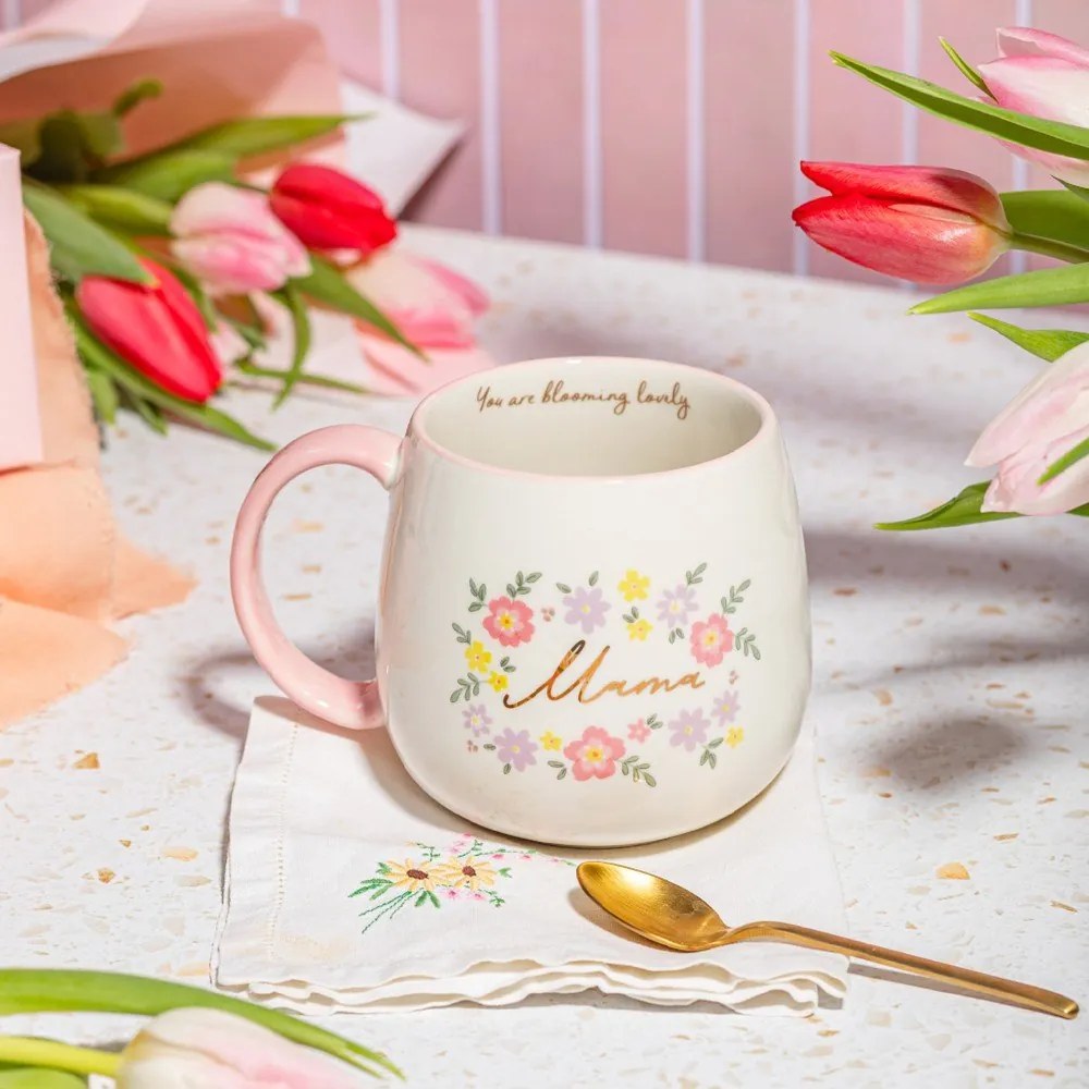 Světle růžový porcelánový hrnek 450 ml Mama You Are Blooming – Sass &amp; Belle