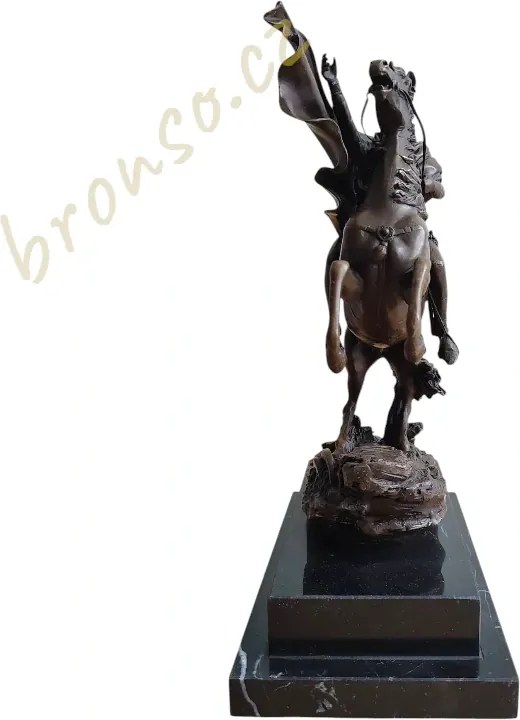 Napoleon na koni – bronzová socha, Napoleon překonávající Alpy