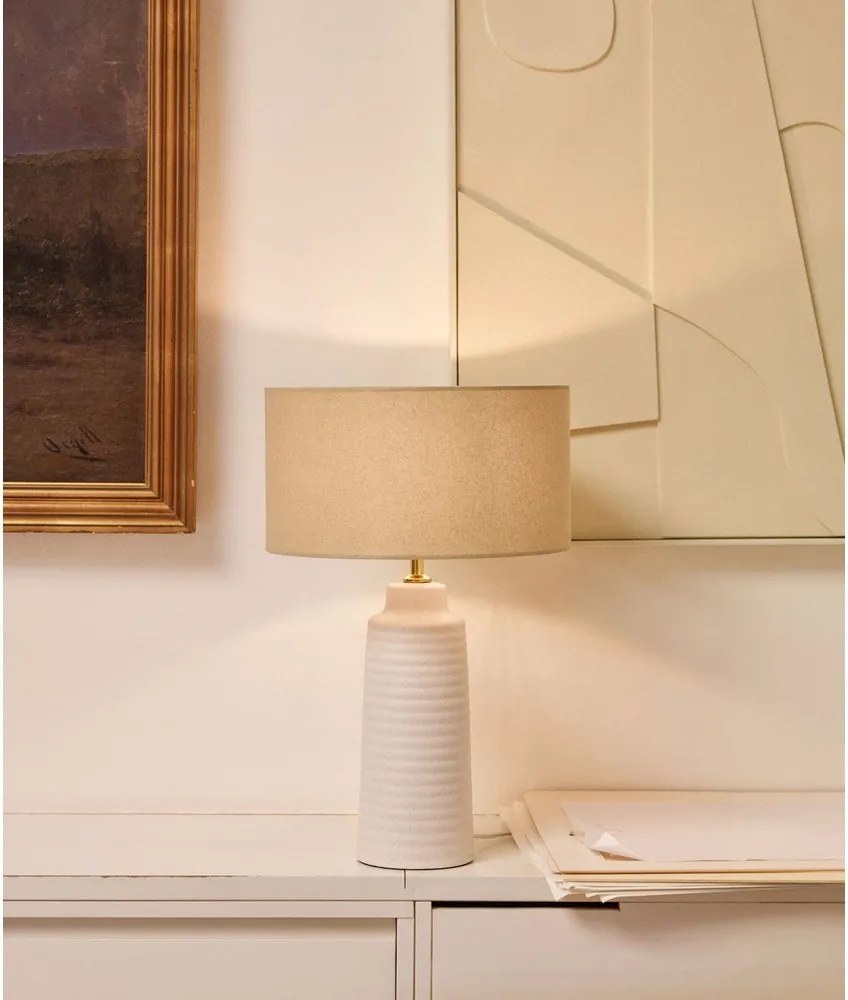 Bílá/béžová keramická stolní lampa s textilním stínidlem (výška 58 cm) Mijal – Kave Home