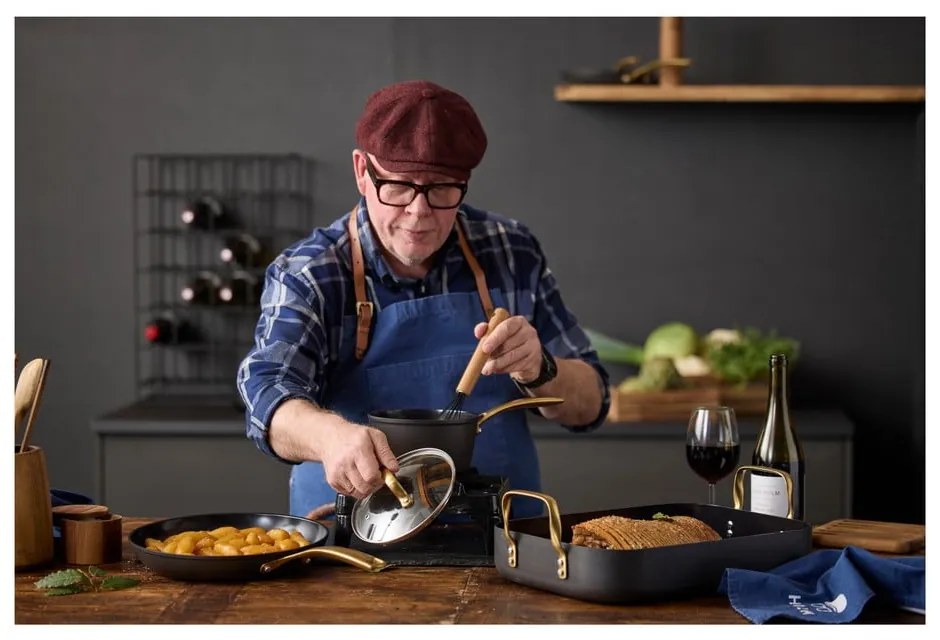 Hliníková pánev s nepřilnavým povrchem ø 28 cm – Holm