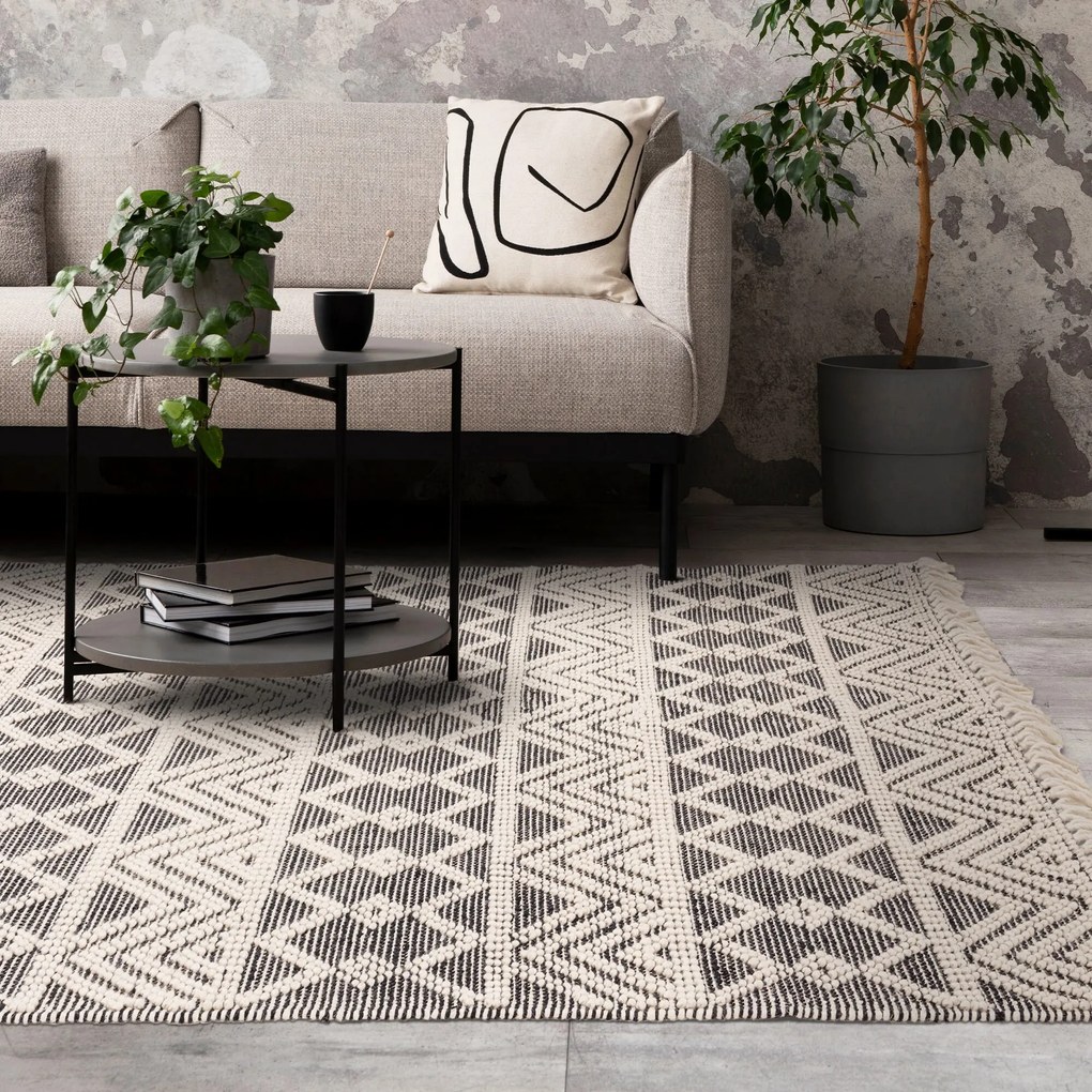 Tribeca Design Kusový koberec Whiskers Black Rozměry: 160x230 cm