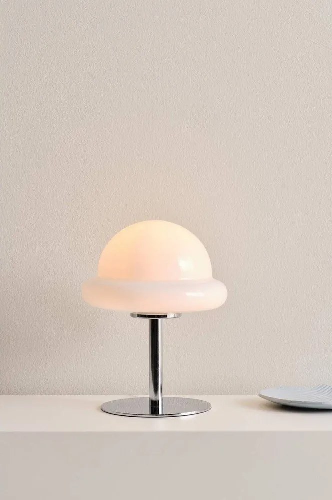 Bílá/v leskle stříbrné barvě stolní lampa z opálového skla (výška 26 cm) Bubba – Jotex