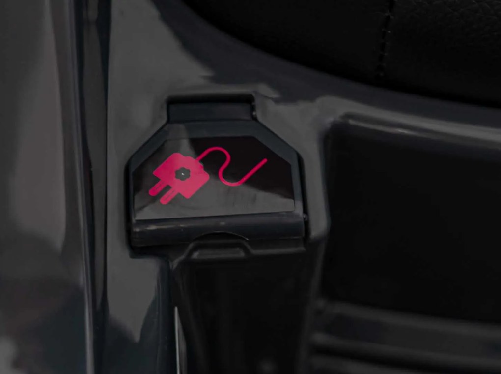 Ramiz Vozidlo Audi RSQ E-TRON šedé