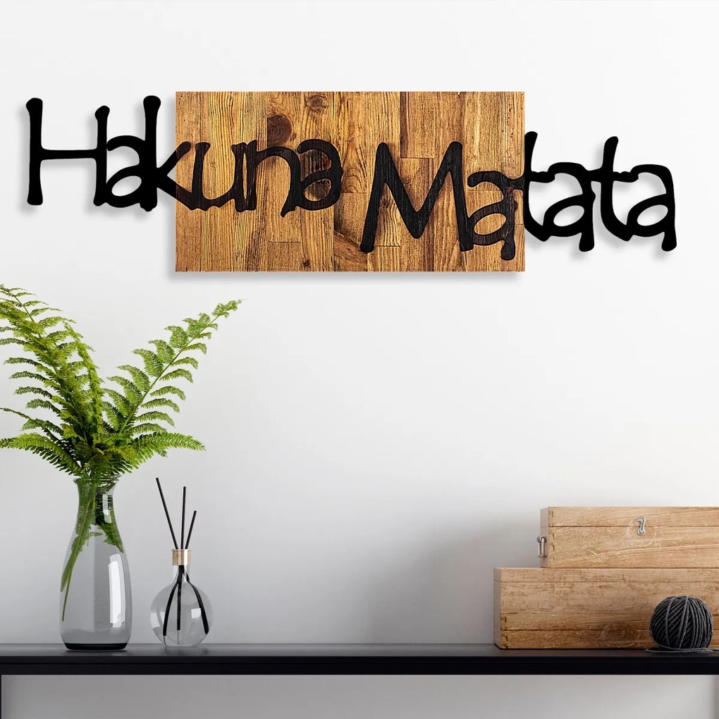 Nástěnná dřevěná dekorace HAKUNA MATATA hnědá/černá