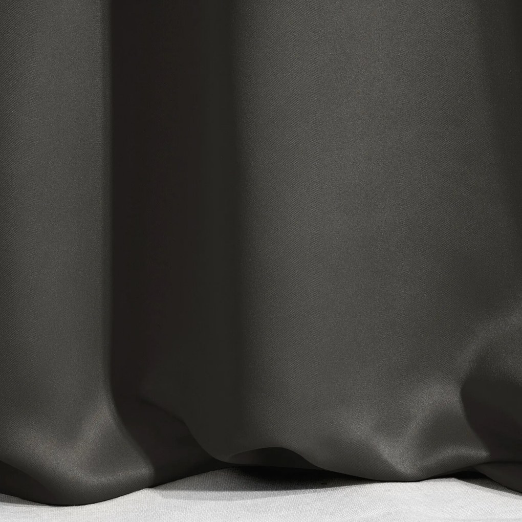 ZATEMŇOVACÍ ZÁVĚS NA KROUŽCÍCH BLACKOUT 135X250 CM TMAVĚHNĚDÁ