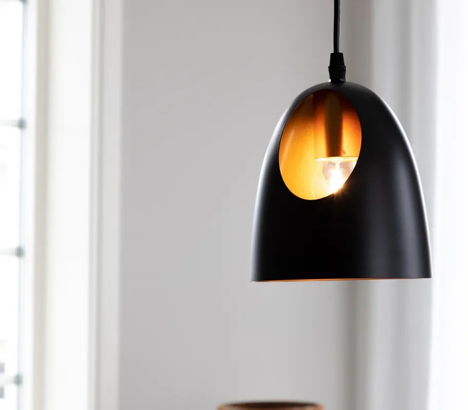 Černá designová závěsná lampa ELDA