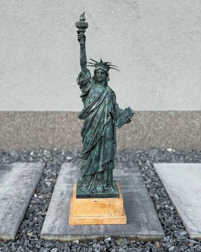 Bronzová socha - Lady Liberty USA