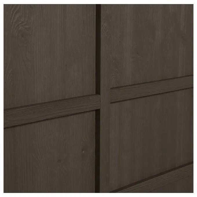 Tmavě hnědá nízká komoda z borovicového dřeva s posuvnými dveřmi 140x85 cm Nomin – BePureHome