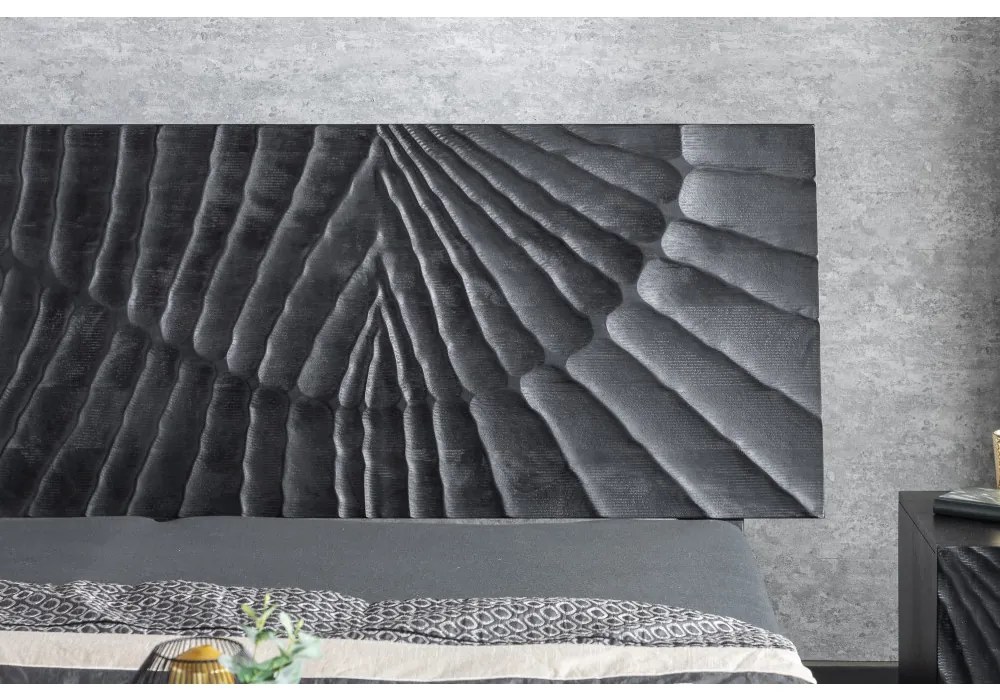 Massive home | Černá manželská postel 180x200 cm Scorpion mango