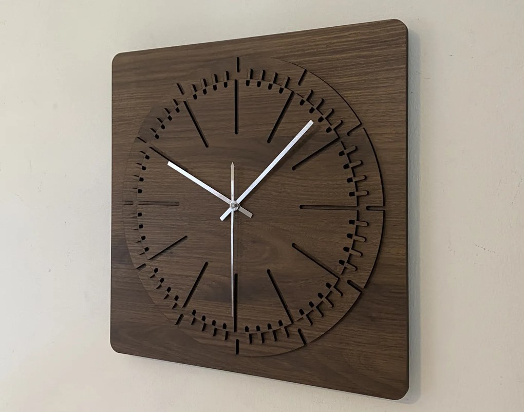 "Chrono" Dřevěné hodiny 40x40cm provedení povrchu: ořech